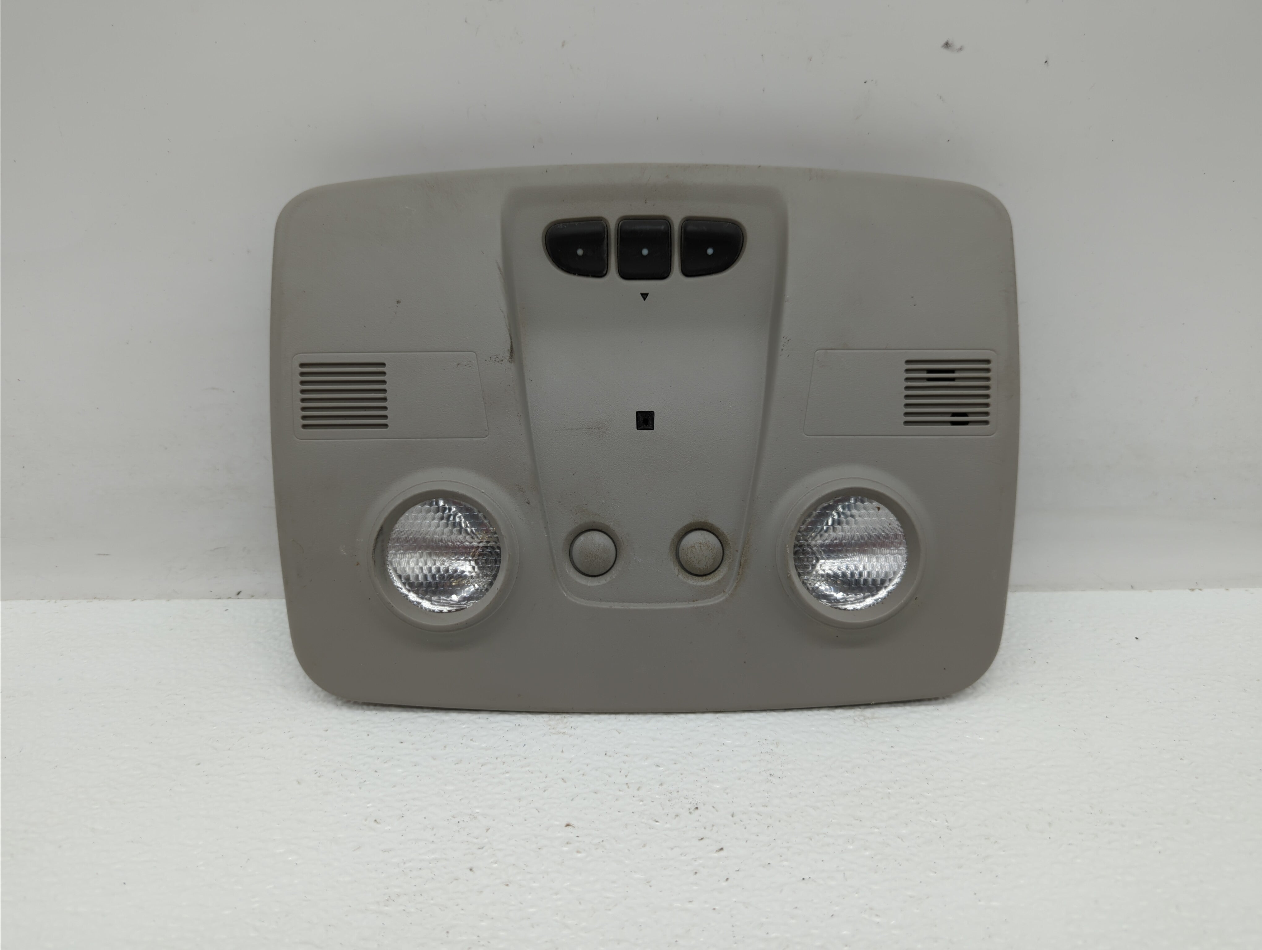 2009 Chevrolet Traverse Overhead Roof Console – Oemusedautoparts1.com